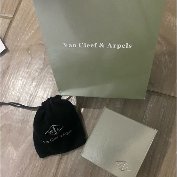 Van Cleef & Arpels | Jewelry | Van Cleef Arpels Necklace Box And Bag ...